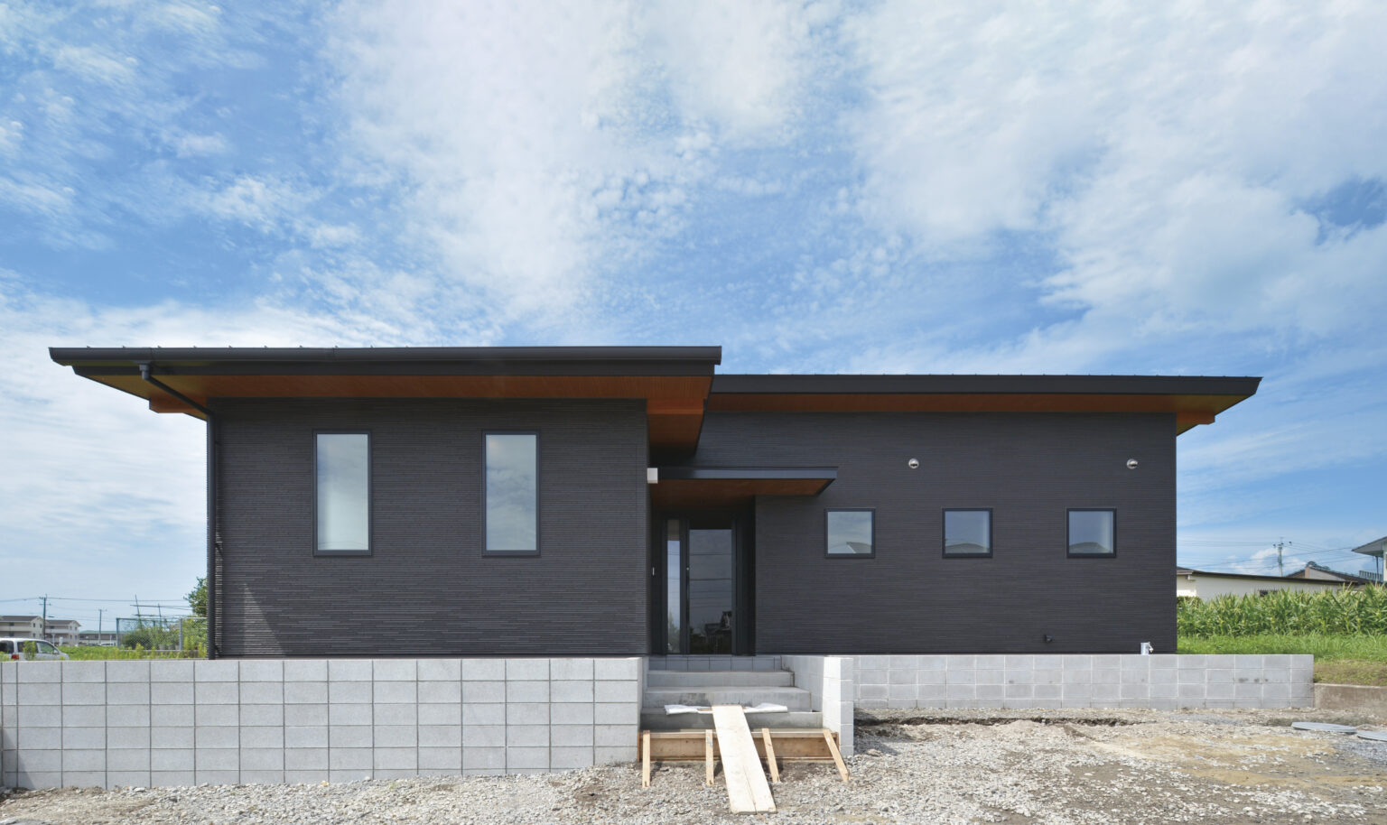 緩やかな片流れ屋根に深い軒先を設えた平屋の住まい 株式会社 大原工務店 ｜ 福島県郡山市、須賀川市、本宮市の注文住宅工務店